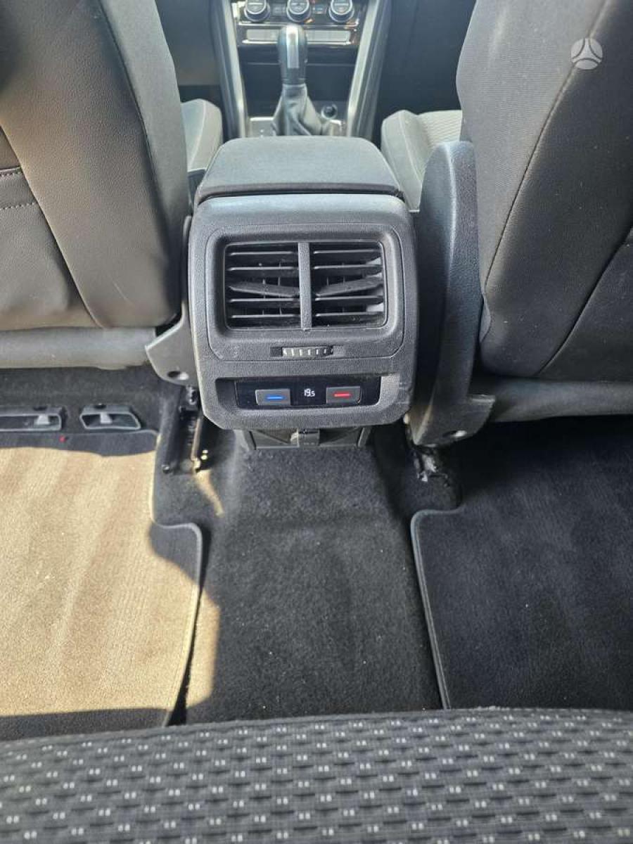 Blue Volkswagen Touran 2021 in Vilnius, with an engine capacity of 1.50 L and mileage of 180 thousand km for 14500 €, photo 17 on AUTOMOTO.COM.LV