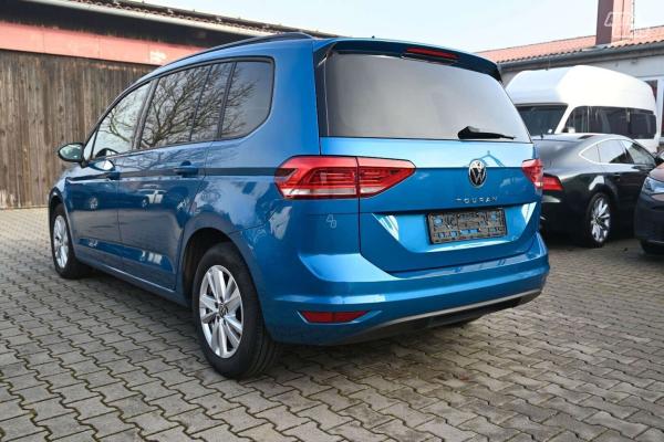 Zils Volkswagen Touran 2022 Kauņa, ar dzinēja tilpumu 2.00 L un nobraukumu 65 tūkst. km par 30076 €, foto 2 vietnē AUTOMOTO.COM.LV