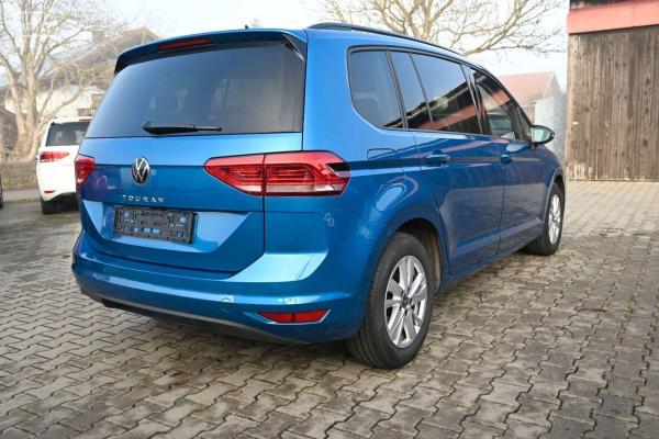 Zils Volkswagen Touran 2022 Kauņa, ar dzinēja tilpumu 2.00 L un nobraukumu 65 tūkst. km par 30076 €, foto 3 vietnē AUTOMOTO.COM.LV