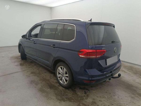 Blue Volkswagen Touran 2022 in Vilnius, with an engine capacity of 1.50 L and mileage of 209 thousand km for 19120 €, photo 6 on AUTOMOTO.COM.LV