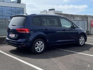 Blue Volkswagen Touran 2022 in Vilnius, with an engine capacity of 1.97 L and mileage of 211 thousand km for 13490 €, photo 6 on AUTOMOTO.COM.LV