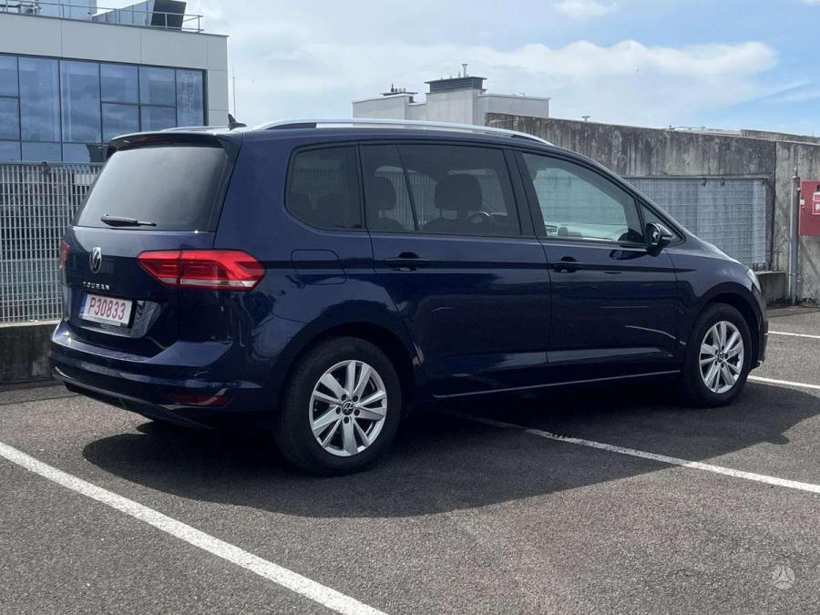 Blue Volkswagen Touran 2022 in Vilnius, with an engine capacity of 1.97 L and mileage of 211 thousand km for 13490 €, photo 6 on AUTOMOTO.COM.LV