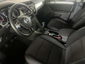 Blue Volkswagen Touran 2022 in Vilnius, with an engine capacity of 1.97 L and mileage of 211 thousand km for 13490 €, photo 8 on AUTOMOTO.COM.LV