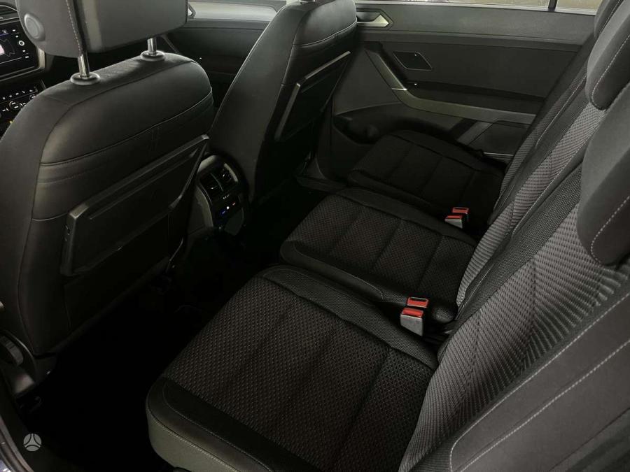 Blue Volkswagen Touran 2022 in Vilnius, with an engine capacity of 1.97 L and mileage of 211 thousand km for 13490 €, photo 9 on AUTOMOTO.COM.LV