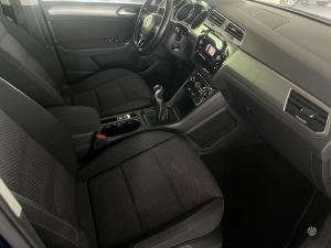 Blue Volkswagen Touran 2022 in Vilnius, with an engine capacity of 1.97 L and mileage of 211 thousand km for 13490 €, photo 12 on AUTOMOTO.COM.LV