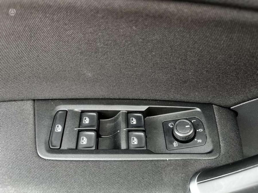 Blue Volkswagen Touran 2022 in Vilnius, with an engine capacity of 1.97 L and mileage of 211 thousand km for 13490 €, photo 19 on AUTOMOTO.COM.LV