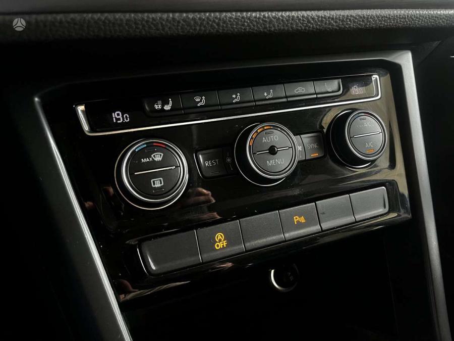 Blue Volkswagen Touran 2022 in Vilnius, with an engine capacity of 1.97 L and mileage of 211 thousand km for 13490 €, photo 20 on AUTOMOTO.COM.LV