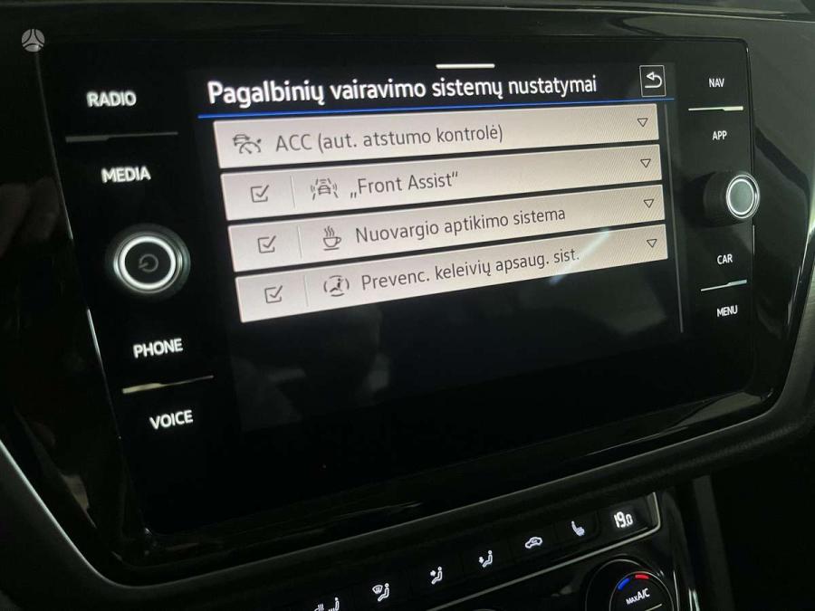 Blue Volkswagen Touran 2022 in Vilnius, with an engine capacity of 1.97 L and mileage of 211 thousand km for 13490 €, photo 21 on AUTOMOTO.COM.LV