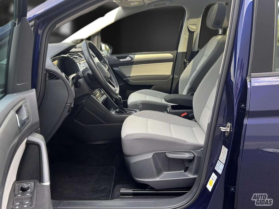 Blue Volkswagen Touran 2023 in Kaunas, with an engine capacity of 1.50 L and mileage of 29 thousand km for 33104 €, photo 15 on AUTOMOTO.COM.LV