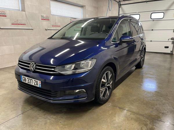Blue Volkswagen Touran 2023 in Marijampole, with an engine capacity of 1.50 L and mileage of 189 thousand km for 17805 €, photo 1 on AUTOMOTO.COM.LV