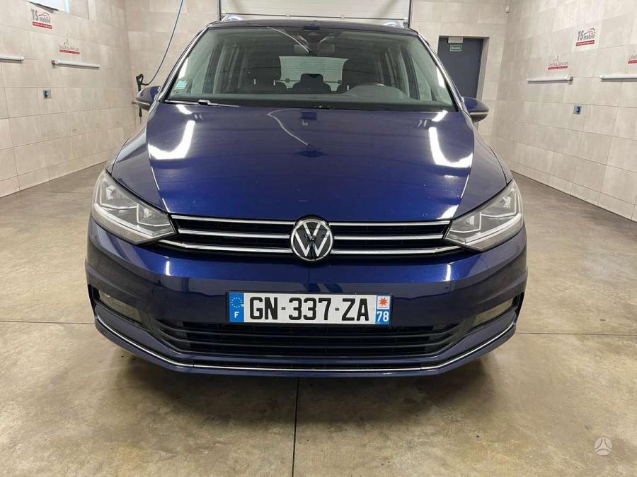 Blue Volkswagen Touran 2023 in Marijampole, with an engine capacity of 1.50 L and mileage of 189 thousand km for 17805 €, photo 3 on AUTOMOTO.COM.LV