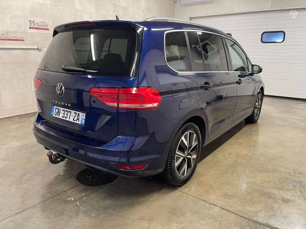 Blue Volkswagen Touran 2023 in Marijampole, with an engine capacity of 1.50 L and mileage of 189 thousand km for 17805 €, photo 5 on AUTOMOTO.COM.LV