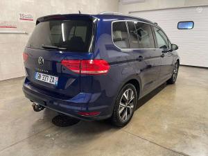 Blue Volkswagen Touran 2023 in Marijampole, with an engine capacity of 1.50 L and mileage of 189 thousand km for 17805 €, photo 5 on AUTOMOTO.COM.LV