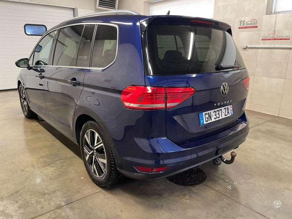 Blue Volkswagen Touran 2023 in Marijampole, with an engine capacity of 1.50 L and mileage of 189 thousand km for 17805 €, photo 7 on AUTOMOTO.COM.LV