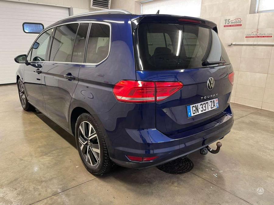 Blue Volkswagen Touran 2023 in Marijampole, with an engine capacity of 1.50 L and mileage of 189 thousand km for 17805 €, photo 7 on AUTOMOTO.COM.LV