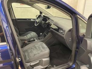 Blue Volkswagen Touran 2023 in Marijampole, with an engine capacity of 1.50 L and mileage of 189 thousand km for 17805 €, photo 10 on AUTOMOTO.COM.LV