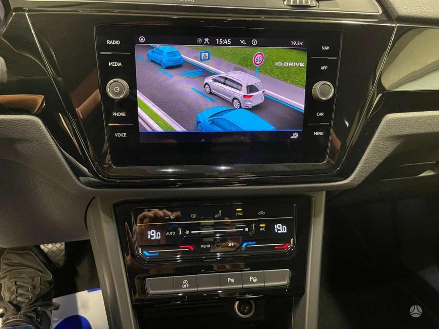 Blue Volkswagen Touran 2023 in Marijampole, with an engine capacity of 1.50 L and mileage of 189 thousand km for 17805 €, photo 12 on AUTOMOTO.COM.LV