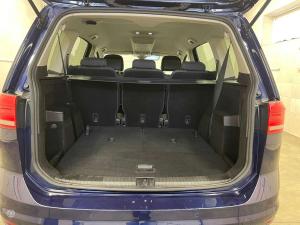 Blue Volkswagen Touran 2023 in Marijampole, with an engine capacity of 1.50 L and mileage of 189 thousand km for 17805 €, photo 16 on AUTOMOTO.COM.LV