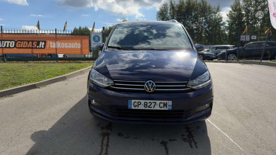 Zils Volkswagen Touran 2023 Kauņa, ar dzinēja tilpumu 1.50 L un nobraukumu 140 tūkst. km par 17364 €, foto 4 vietnē AUTOMOTO.COM.LV