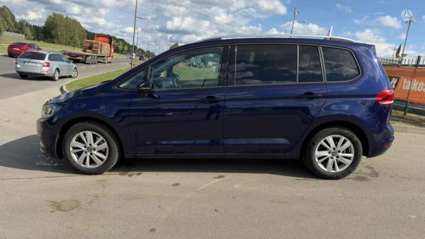 Volkswagen Touran 2023 in Kaunas on AUTOMOTO.COM.LV Blue Volkswagen Touran 2023 in Kaunas, with an engine capacity of 1.50 L and mileage of 140 thousand km for 17364 €, photo 6 on AUTOMOTO.COM.LV