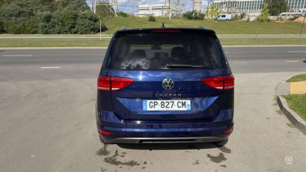 Volkswagen Touran 2023 in Kaunas on AUTOMOTO.COM.LV Blue Volkswagen Touran 2023 in Kaunas, with an engine capacity of 1.50 L and mileage of 140 thousand km for 17364 €, photo 7 on AUTOMOTO.COM.LV