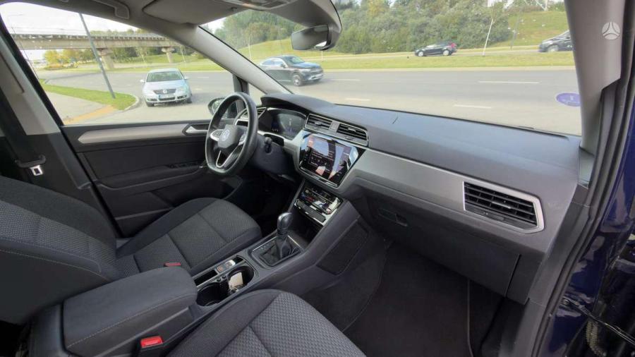 Zils Volkswagen Touran 2023 Kauņa, ar dzinēja tilpumu 1.50 L un nobraukumu 140 tūkst. km par 17364 €, foto 12 vietnē AUTOMOTO.COM.LV