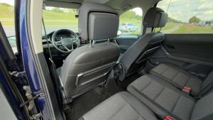 Zils Volkswagen Touran 2023 Kauņa, ar dzinēja tilpumu 1.50 L un nobraukumu 140 tūkst. km par 17364 €, foto 16 vietnē AUTOMOTO.COM.LV