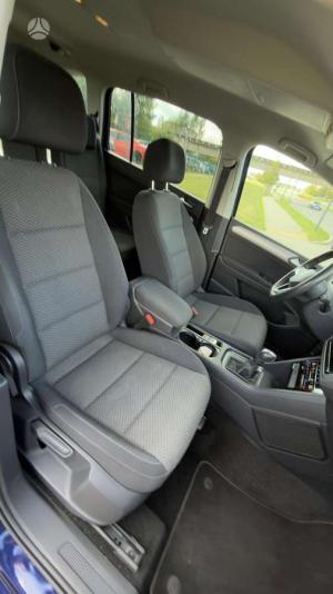 Zils Volkswagen Touran 2023 Kauņa, ar dzinēja tilpumu 1.50 L un nobraukumu 140 tūkst. km par 17364 €, foto 27 vietnē AUTOMOTO.COM.LV
