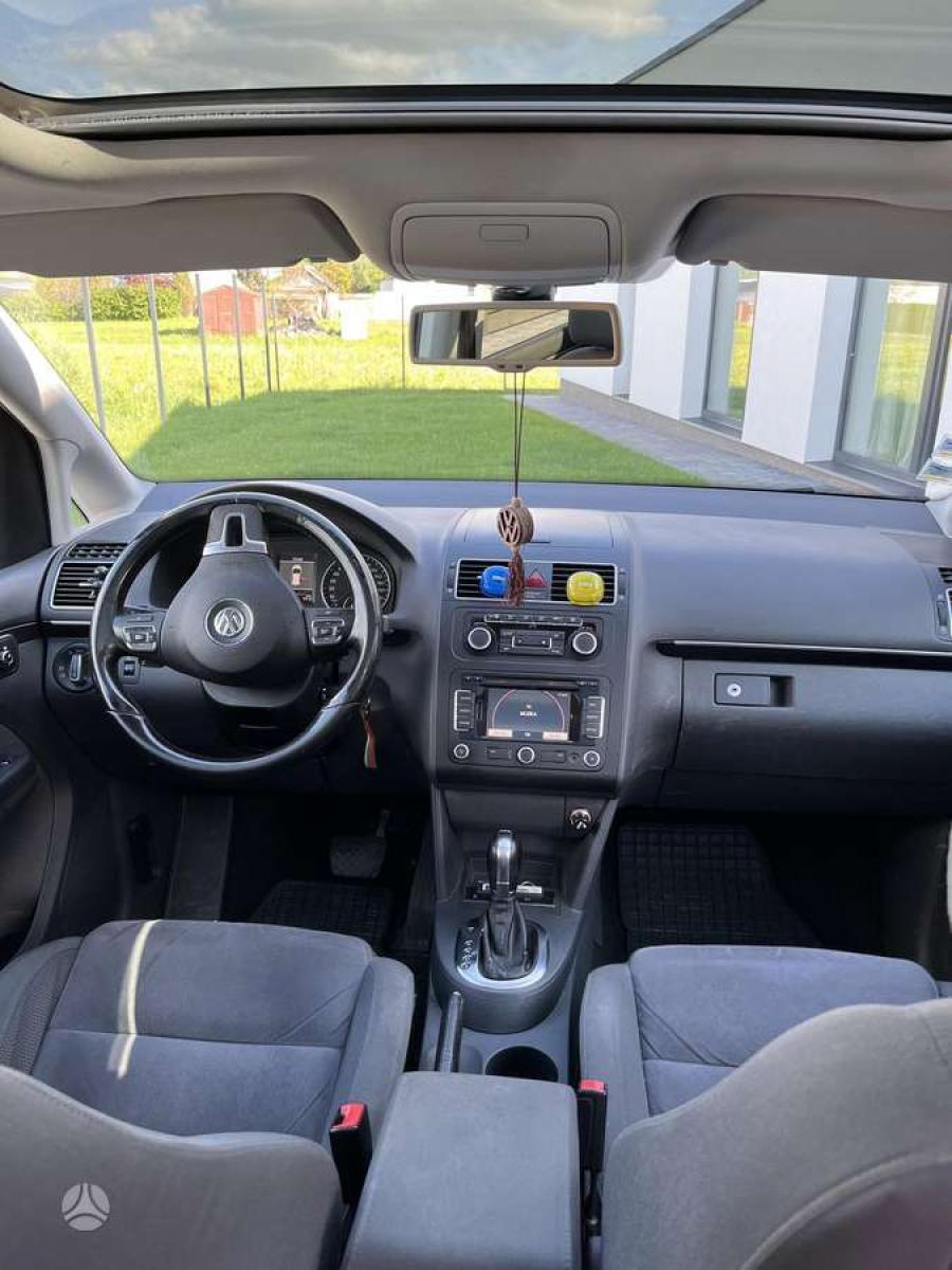 Zils Volkswagen Touran 2012 Viļņa, ar dzinēja tilpumu 2.00 L un nobraukumu 254 tūkst. km par 4700 €, foto 1 vietnē AUTOMOTO.COM.LV