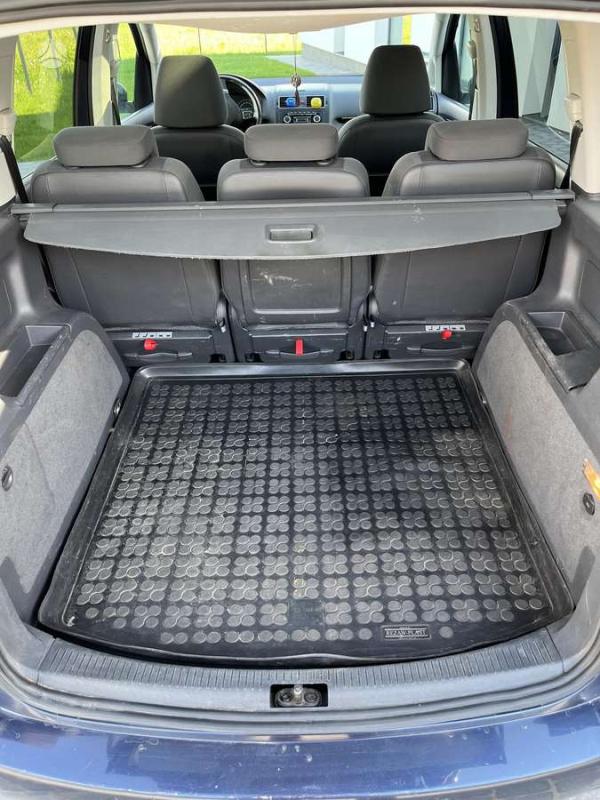 Zils Volkswagen Touran 2012 Viļņa, ar dzinēja tilpumu 2.00 L un nobraukumu 254 tūkst. km par 4700 €, foto 2 vietnē AUTOMOTO.COM.LV