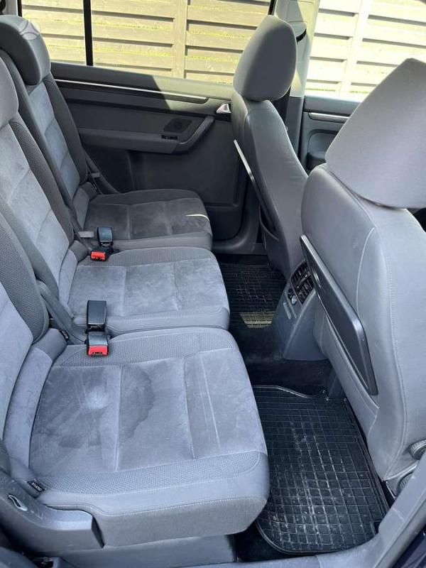Zils Volkswagen Touran 2012 Viļņa, ar dzinēja tilpumu 2.00 L un nobraukumu 254 tūkst. km par 4700 €, foto 5 vietnē AUTOMOTO.COM.LV