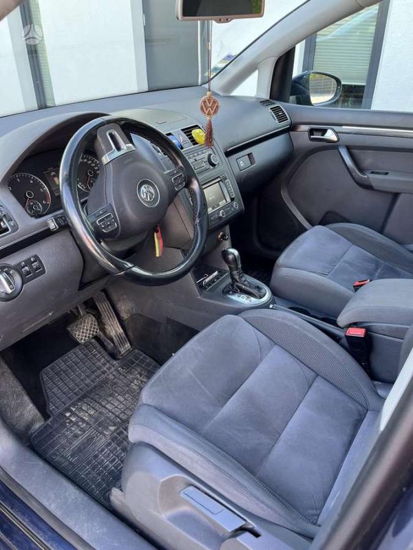 Zils Volkswagen Touran 2012 Viļņa, ar dzinēja tilpumu 2.00 L un nobraukumu 254 tūkst. km par 4700 €, foto 7 vietnē AUTOMOTO.COM.LV