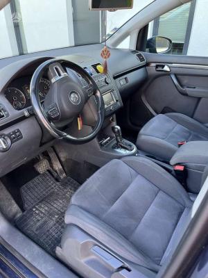 Zils Volkswagen Touran 2012 Viļņa, ar dzinēja tilpumu 2.00 L un nobraukumu 254 tūkst. km par 4700 €, foto 8 vietnē AUTOMOTO.COM.LV