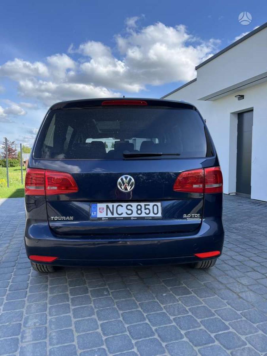 Zils Volkswagen Touran 2012 Viļņa, ar dzinēja tilpumu 2.00 L un nobraukumu 254 tūkst. km par 4700 €, foto 13 vietnē AUTOMOTO.COM.LV