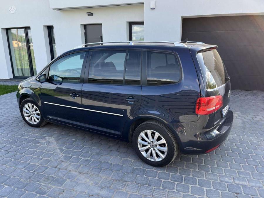 Zils Volkswagen Touran 2012 Viļņa, ar dzinēja tilpumu 2.00 L un nobraukumu 254 tūkst. km par 4700 €, foto 16 vietnē AUTOMOTO.COM.LV