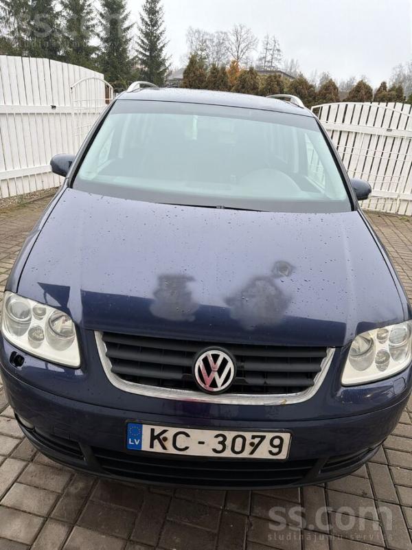 Blue Volkswagen Touran 2004 in Rezekne, with an engine capacity of 2.00 L and mileage of 379 thousand km for 2000 €, photo 2 on AUTOMOTO.COM.LV