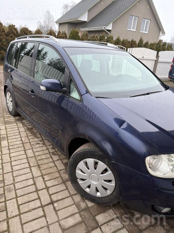 Blue Volkswagen Touran 2004 in Rezekne, with an engine capacity of 2.00 L and mileage of 379 thousand km for 2000 €, photo 3 on AUTOMOTO.COM.LV