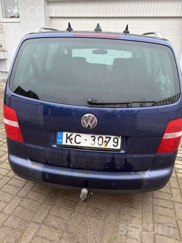 Blue Volkswagen Touran 2004 in Rezekne, with an engine capacity of 2.00 L and mileage of 379 thousand km for 2000 €, photo 4 on AUTOMOTO.COM.LV
