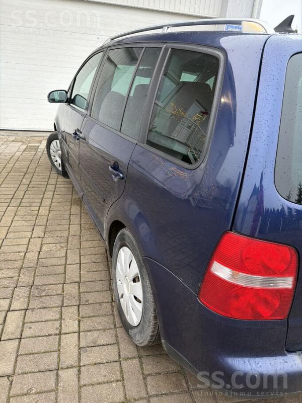 Blue Volkswagen Touran 2004 in Rezekne, with an engine capacity of 2.00 L and mileage of 379 thousand km for 2000 €, photo 5 on AUTOMOTO.COM.LV
