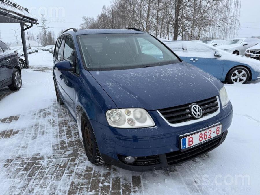 Zils Volkswagen Touran 2004 Talsi, ar dzinēja tilpumu 1.90 L un nobraukumu 225 tūkst. km par 970 €, foto 2 vietnē AUTOMOTO.COM.LV