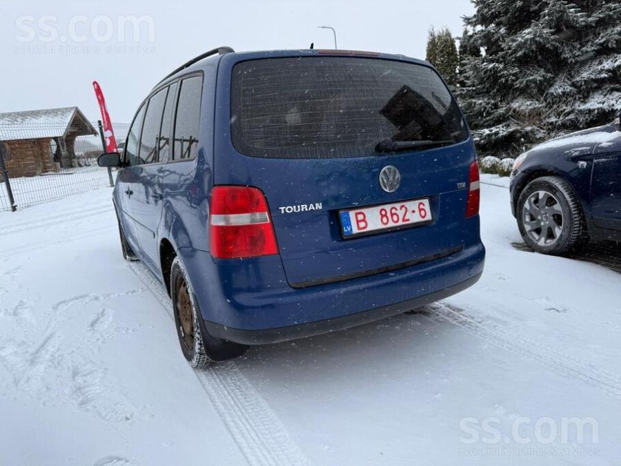 Zils Volkswagen Touran 2004 Talsi, ar dzinēja tilpumu 1.90 L un nobraukumu 225 tūkst. km par 970 €, foto 4 vietnē AUTOMOTO.COM.LV