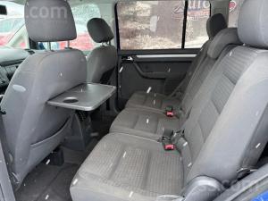 Zils Volkswagen Touran 2004 Talsi, ar dzinēja tilpumu 1.90 L un nobraukumu 225 tūkst. km par 970 €, foto 6 vietnē AUTOMOTO.COM.LV