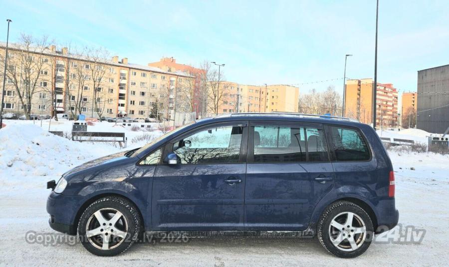 Blue Volkswagen Touran 2004 in Tallinn, with an engine capacity of 2.00 L and mileage of 328 thousand km for 1390 €, photo 2 on AUTOMOTO.COM.LV