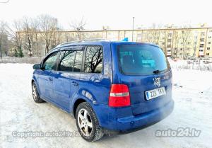 Blue Volkswagen Touran 2004 in Tallinn, with an engine capacity of 2.00 L and mileage of 328 thousand km for 1390 €, photo 6 on AUTOMOTO.COM.LV