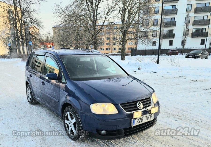 Blue Volkswagen Touran 2004 in Tallinn, with an engine capacity of 2.00 L and mileage of 328 thousand km for 1390 €, photo 8 on AUTOMOTO.COM.LV