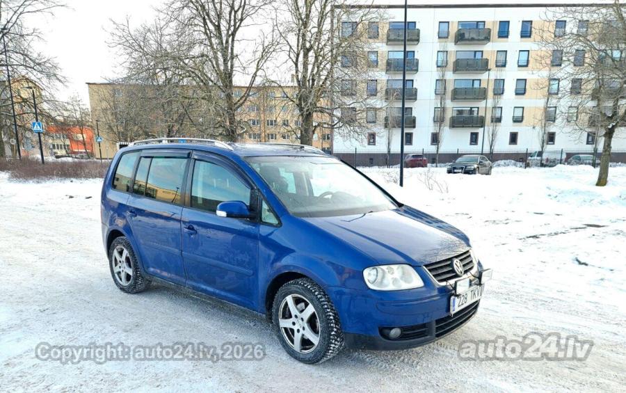 Blue Volkswagen Touran 2004 in Tallinn, with an engine capacity of 2.00 L and mileage of 328 thousand km for 1390 €, photo 9 on AUTOMOTO.COM.LV