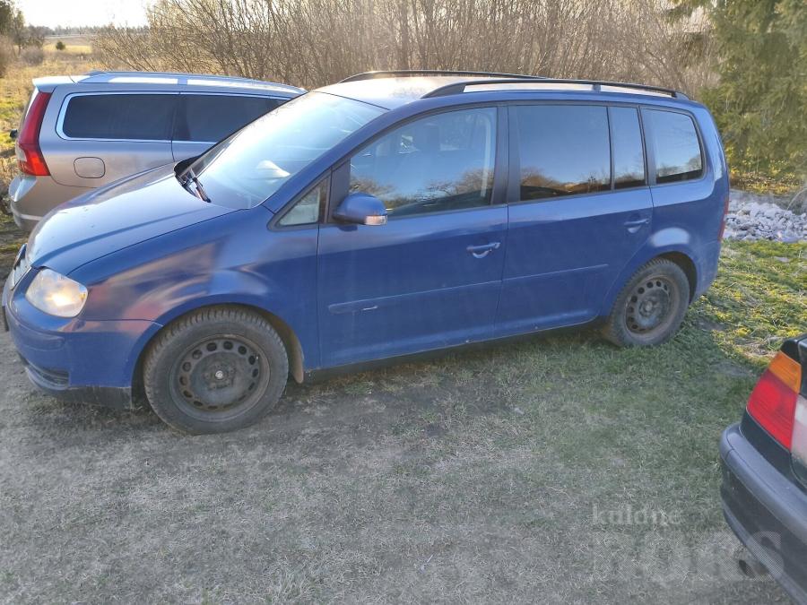 Blue Volkswagen Touran 2004 in Tallinn, with an engine capacity of 1.90 L and mileage of 481 thousand km for 450 €, photo 3 on AUTOMOTO.COM.LV