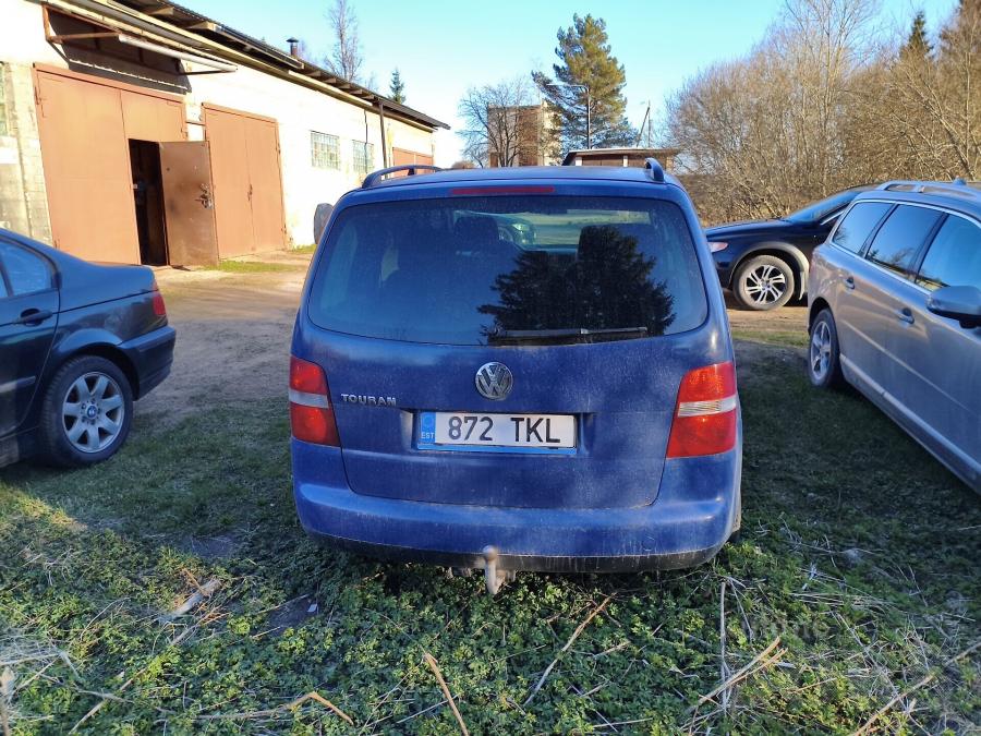 Blue Volkswagen Touran 2004 in Tallinn, with an engine capacity of 1.90 L and mileage of 481 thousand km for 450 €, photo 4 on AUTOMOTO.COM.LV