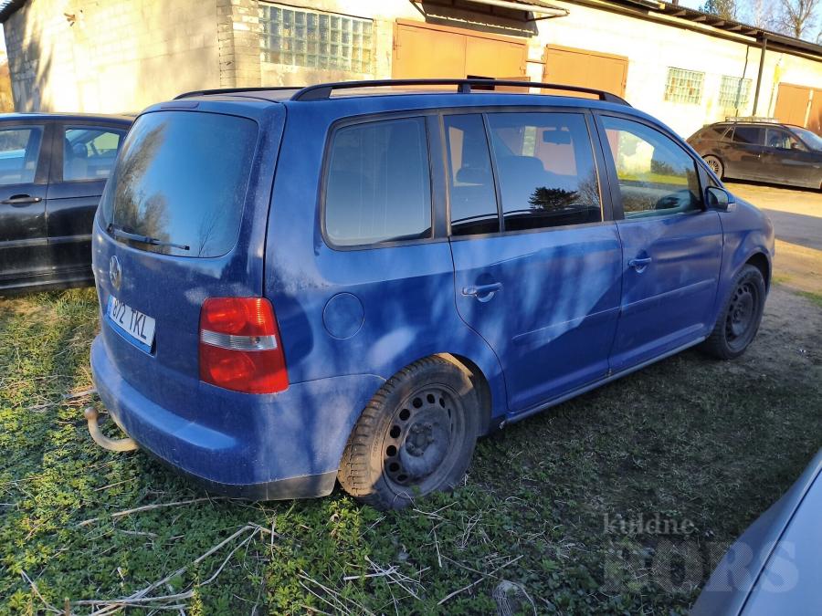 Blue Volkswagen Touran 2004 in Tallinn, with an engine capacity of 1.90 L and mileage of 481 thousand km for 450 €, photo 6 on AUTOMOTO.COM.LV