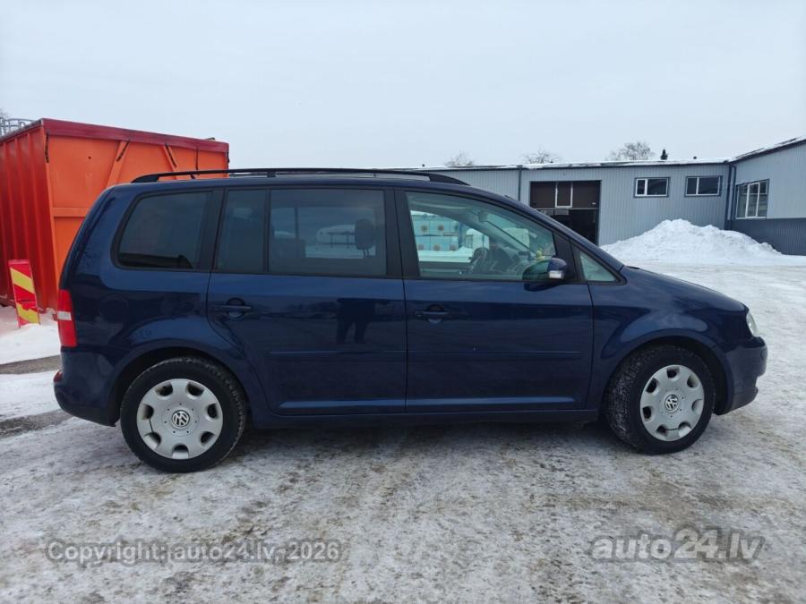 Blue Volkswagen Touran 2005 in Tartu, with an engine capacity of 1.90 L and mileage of 276 thousand km for 2650 €, photo 5 on AUTOMOTO.COM.LV